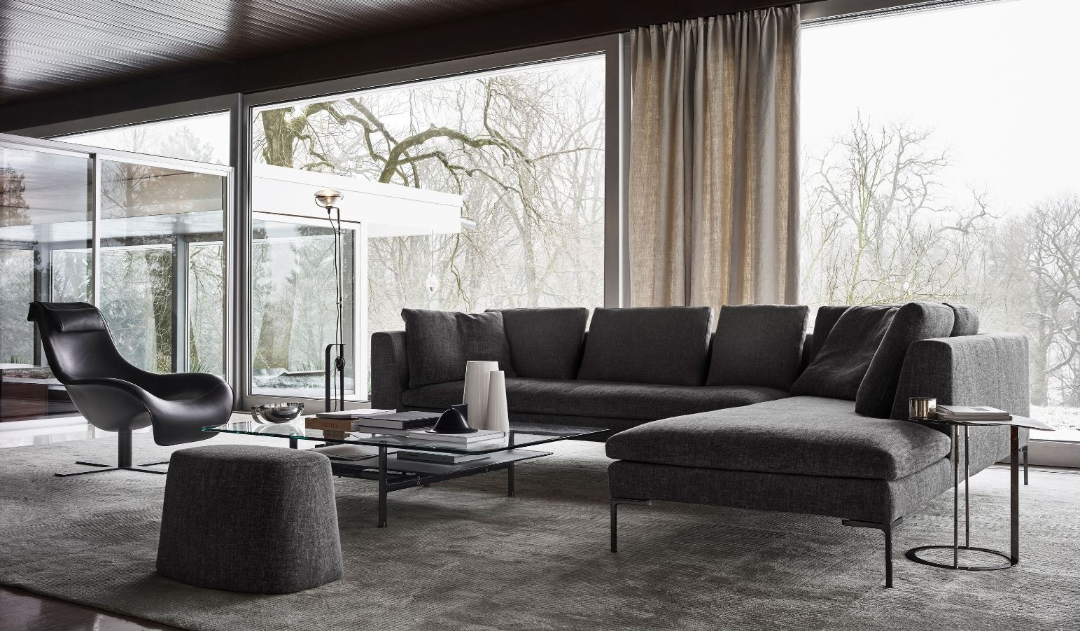 Charles Eckiges Sofa