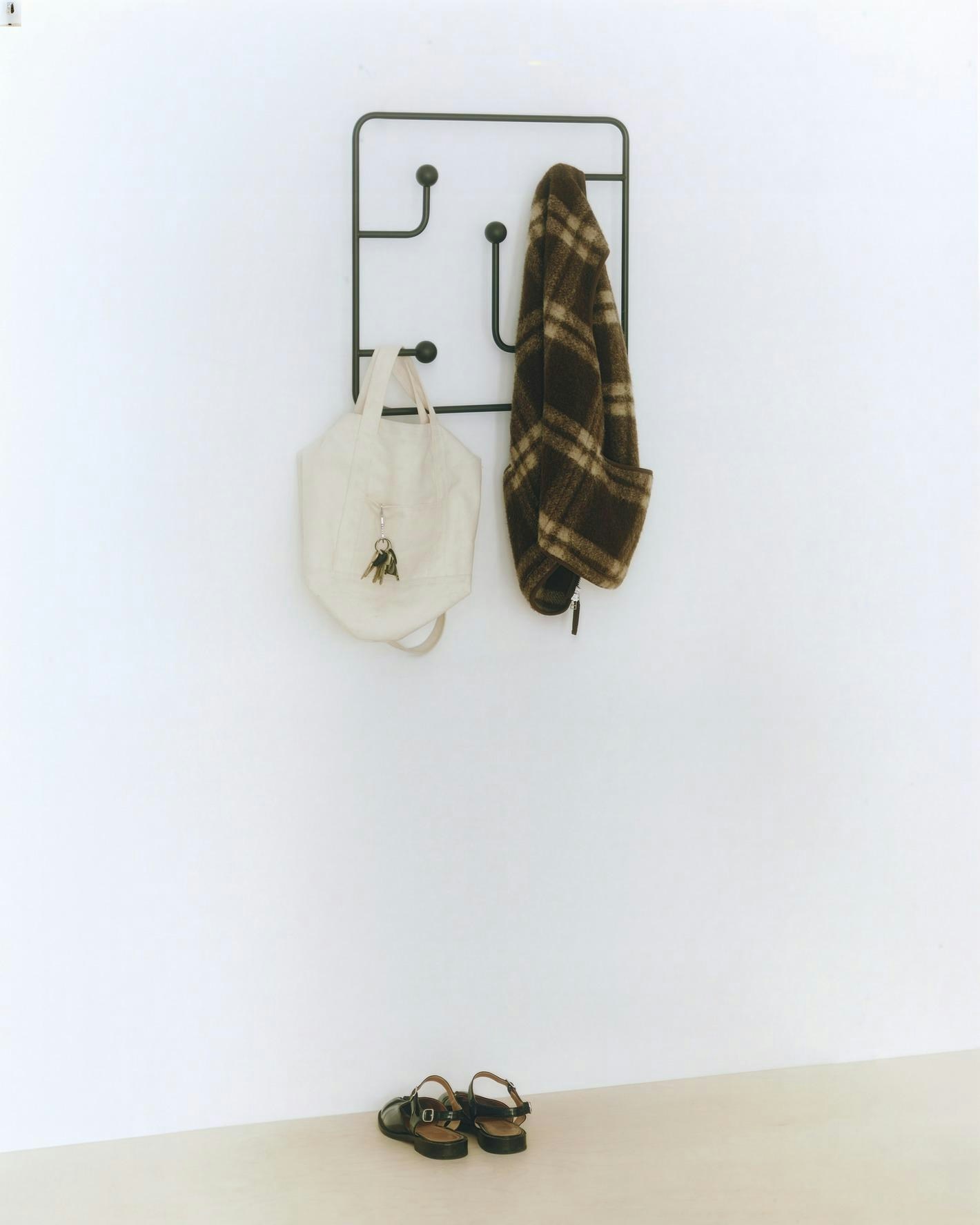 Karakter Hang Around Garderobe online bestellen | design-bestseller.de